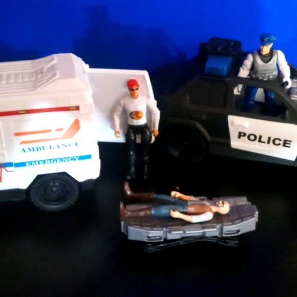 Toys | Emergency Response Toy Set Comes With 3figures2 Cars Makes ...